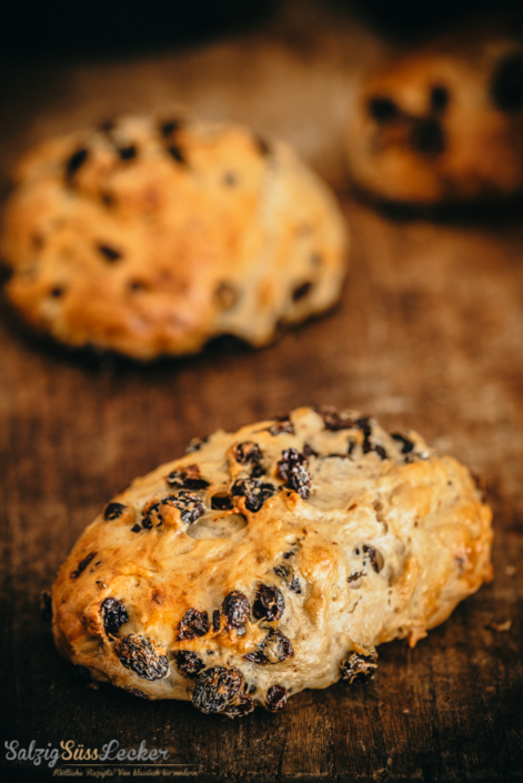 Krentebroodje - holländische Rosinenbrötchen - Salzig, Süß und Lecker