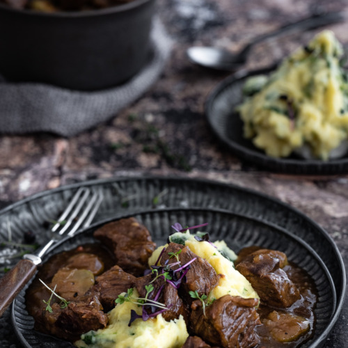 Westfälischer Pfefferpotthast mit Stielmuspüree - Salzig, Süß und Lecker